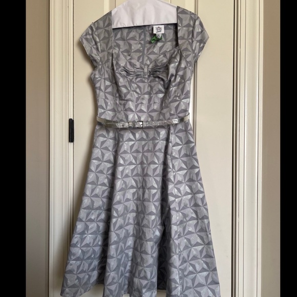 Disney | Dresses | Disney Dress Shop Epcot Retired Spaceship Earth ...